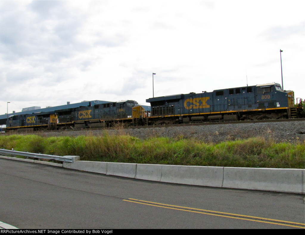 CSX 809 and 694